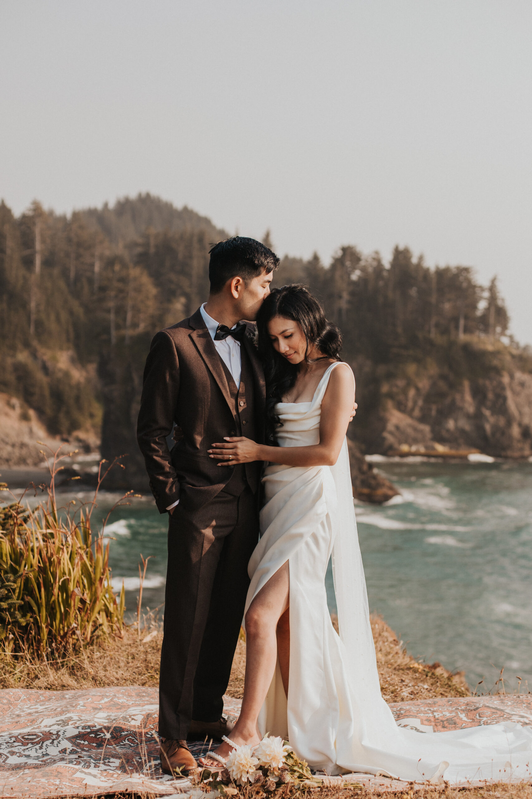 Secret Beach Elopement on the Oregon Coast - Venturing Vows